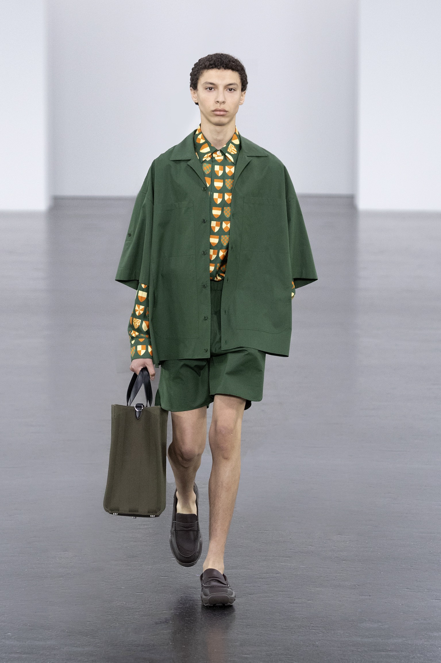 El legado Fendi innova en la ropa de hombre | Revista 192 | Fashion